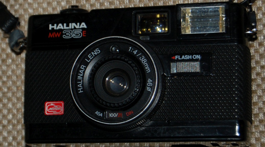 Halina MW 35E Review : 80's motorised flashy fun - Canny Cameras