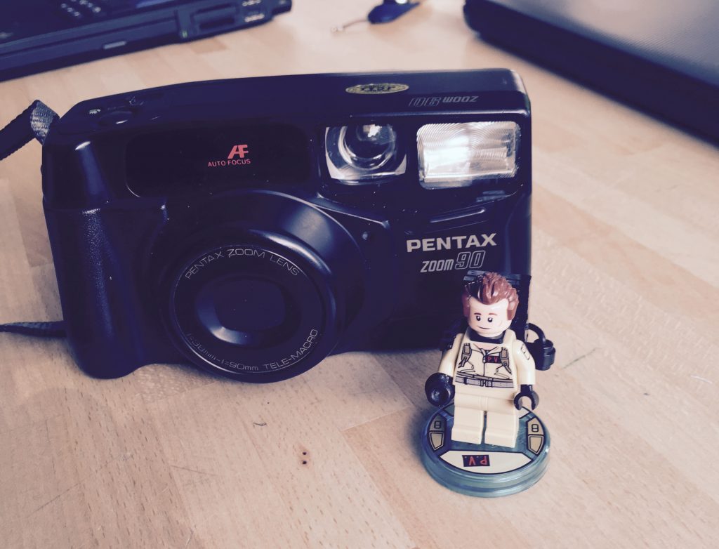 Zooming into the 90's ?- Pentax Zoom 90 Review - Canny Cameras