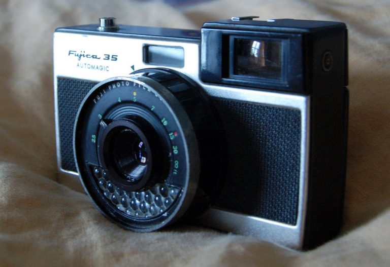 A BRIEF HISTORY OF PHOTOGRAPHY BY OBJECTS – 4 – Fujica Camera ~1958 ...