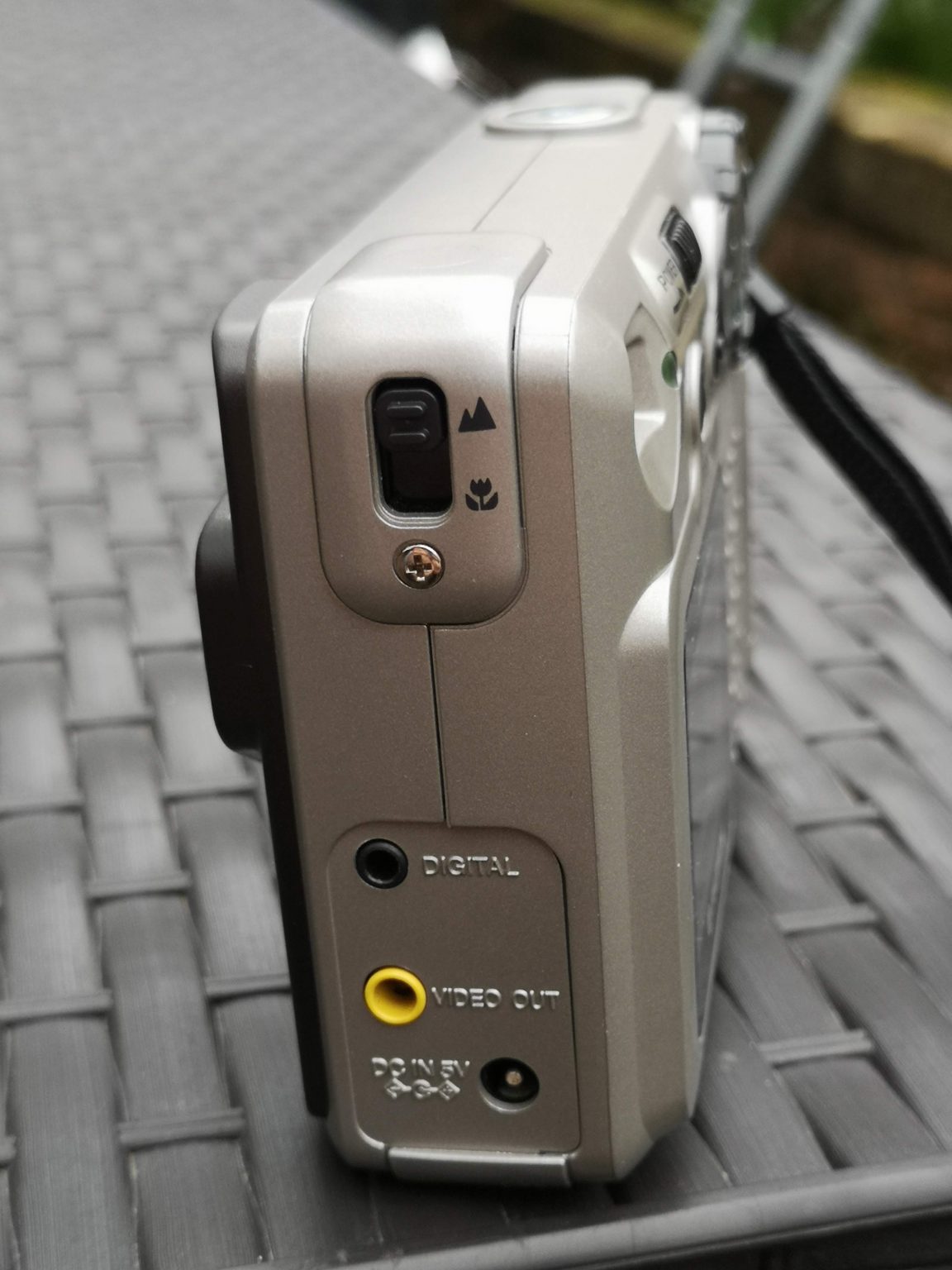 Poundland Digitals - 1- Fujifilm DX-10 - Canny Cameras