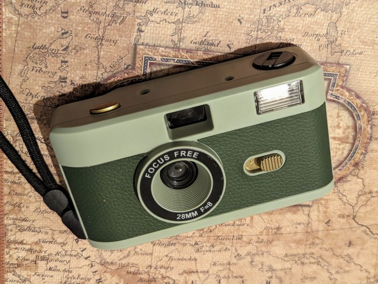 Camp Snap v Flashback ONE35 - The lo-fi digital shoot out - Canny Cameras