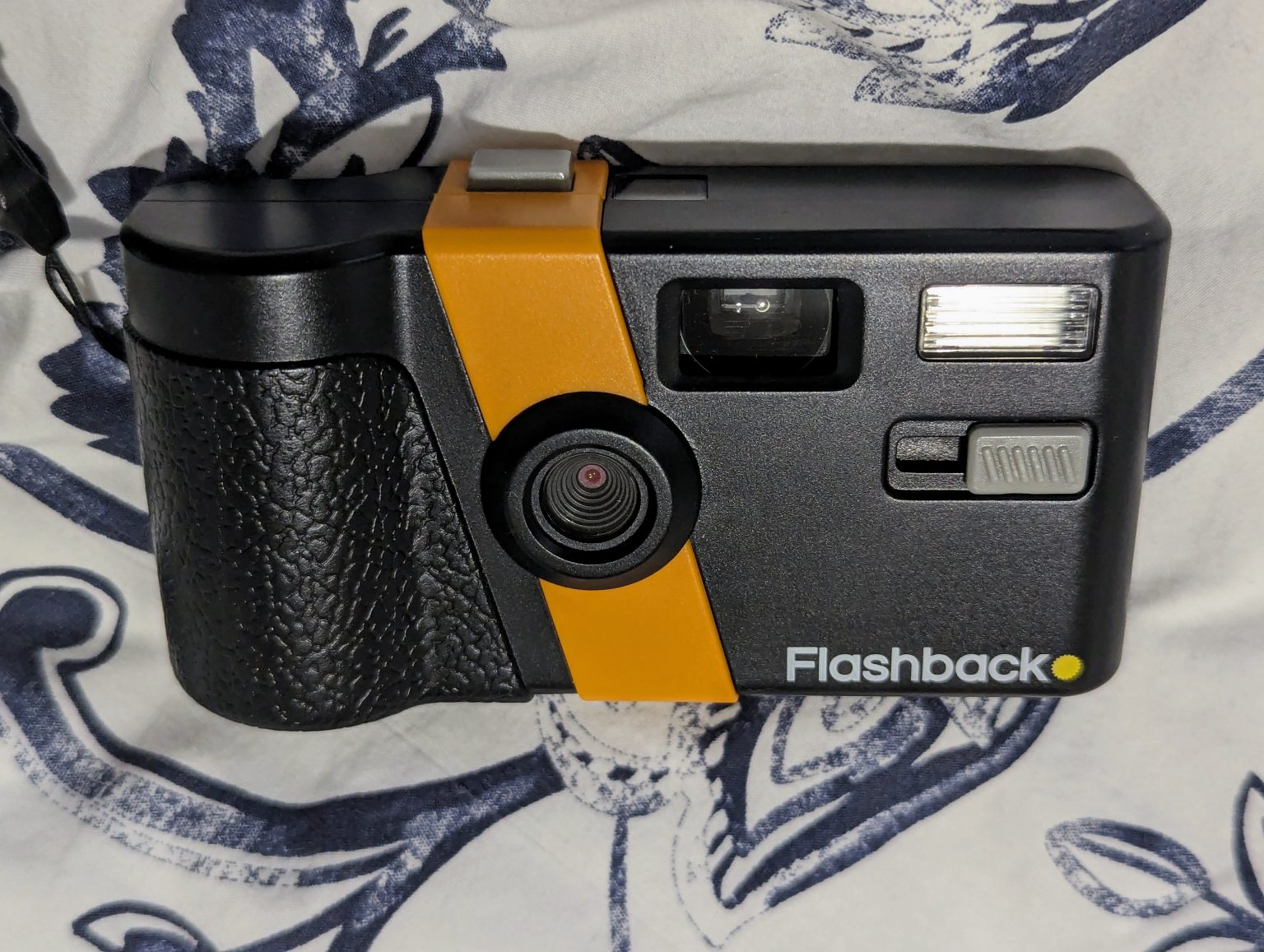 Camp Snap v Flashback ONE35 - The lo-fi digital shoot out - Canny Cameras